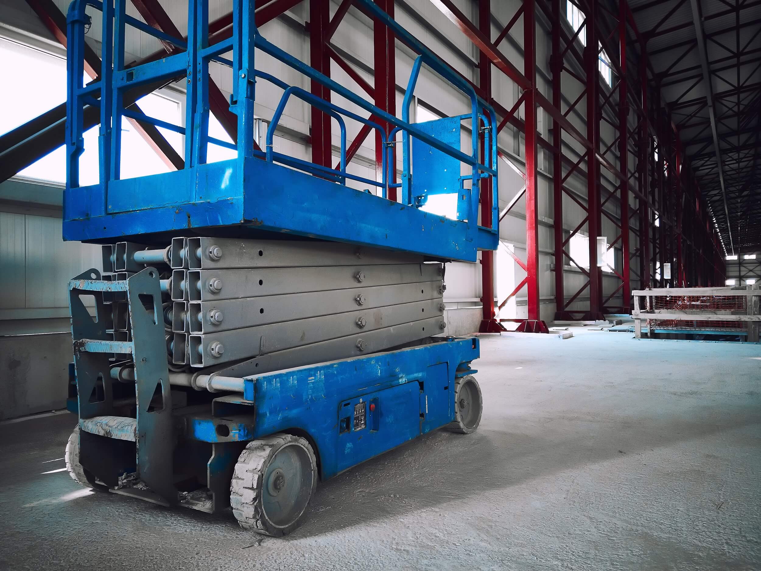 Blog | The Pros and Cons of Scissor Lift Rental | 365 Equipment & Supply